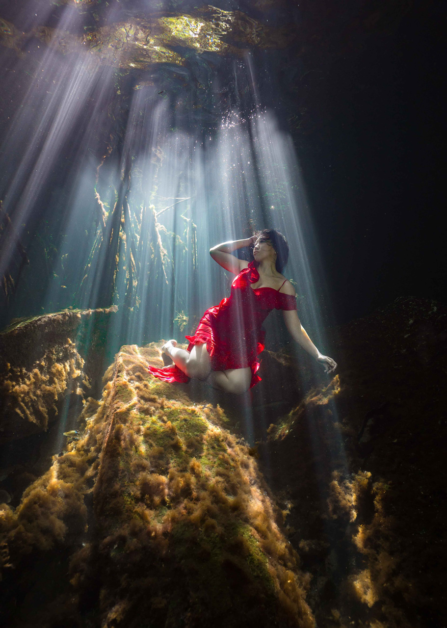 Underwater Portrait Photography: Choosing Perfect Dresses